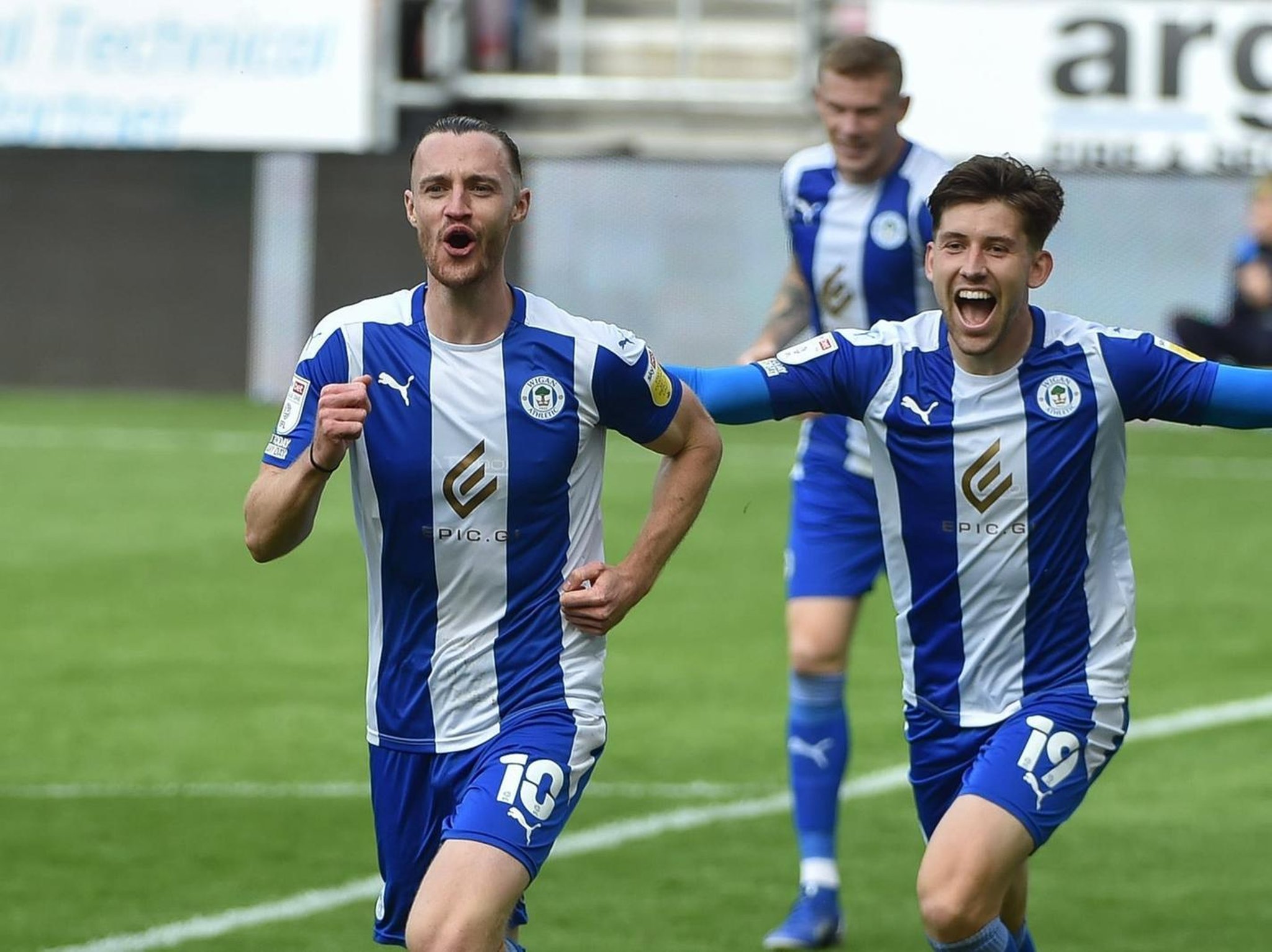 Getting over the line – The Pie at Night